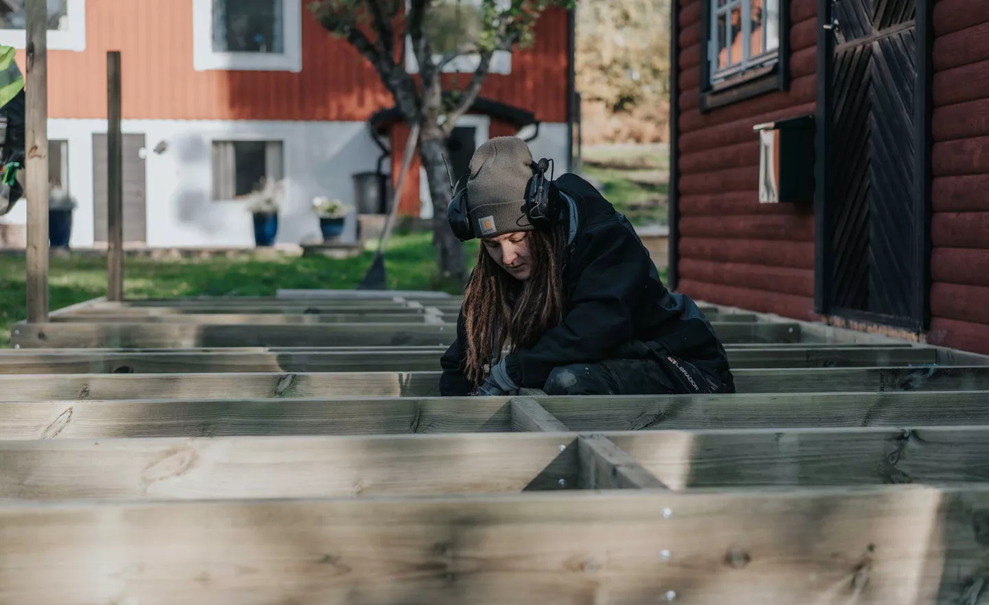 Rakenna terassi - terassirungon rakentaminen vaihe-vaiheelta | ESSVE